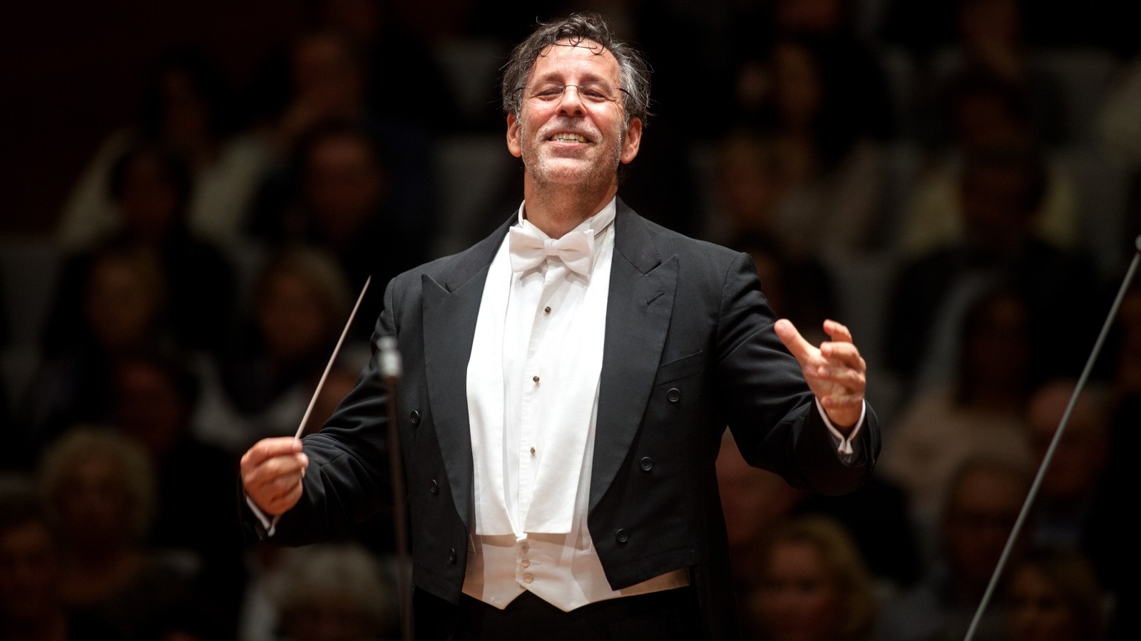 Bochum: Steven Sloane leitet Silvesterkonzert trotz Armbruch