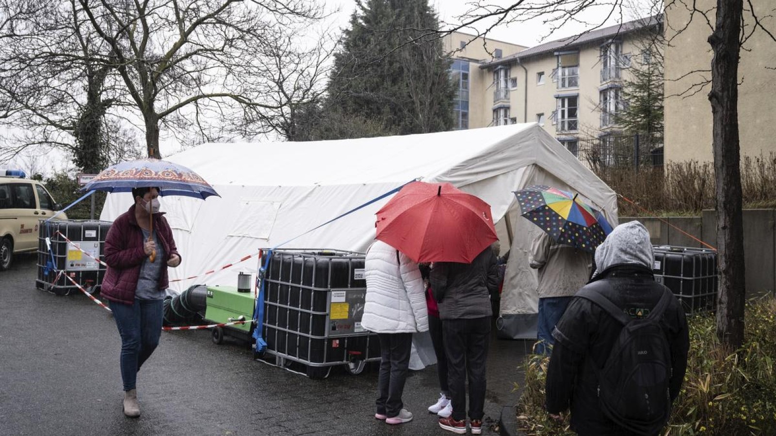 Weniger PCR-Tests in Duisburg - Stadt zählt Schnelltests mit