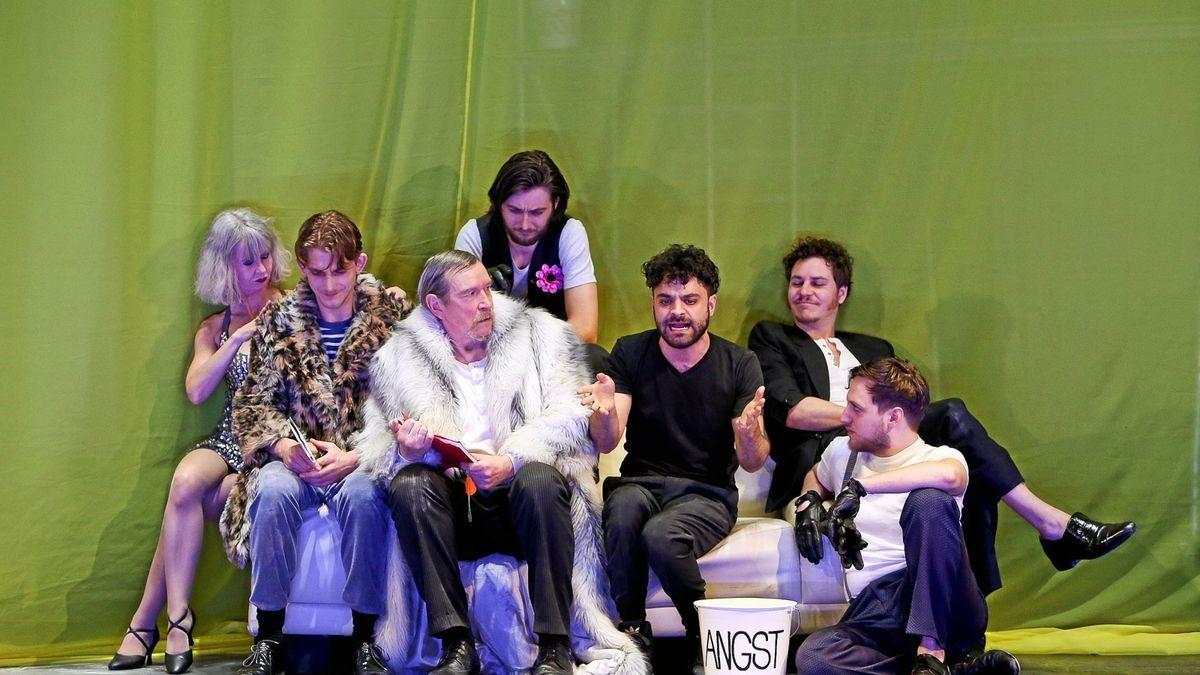 Braunschweiger Schauspieler Cino Djavid am Filmset gefragt