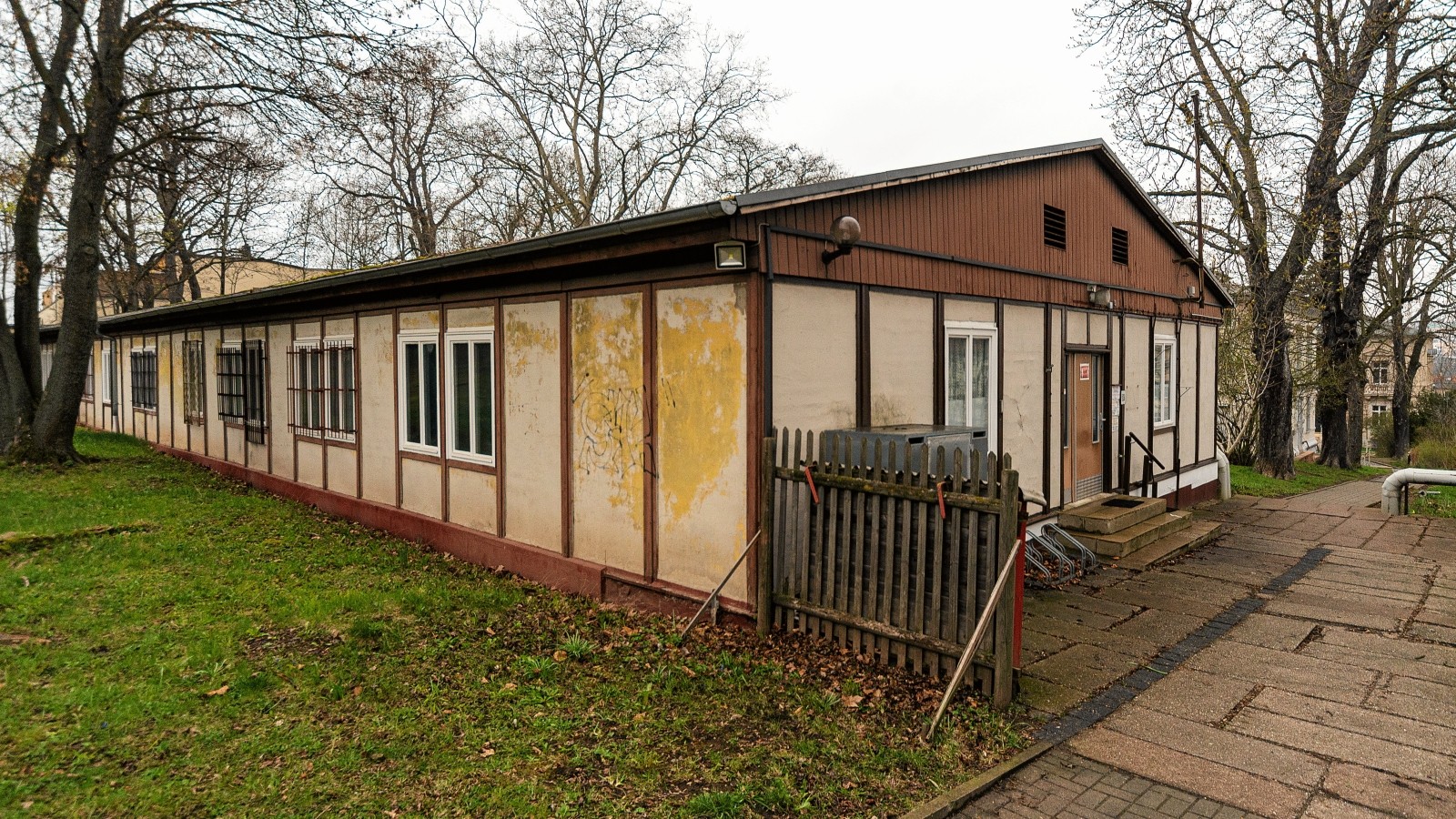 Apolda: Lebenszeichen der Museumsbaracke „Olle DDR“