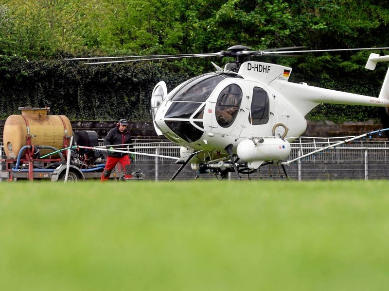 Emmerich: Hubschraubereinsatz gegen Eichen-Schädling