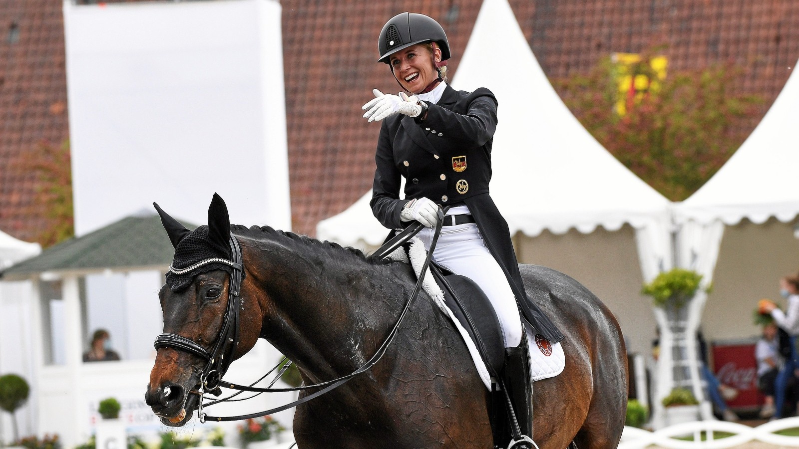 Duell ist eröffnet: Jessica von Bredow-Werndl siegt in Balve