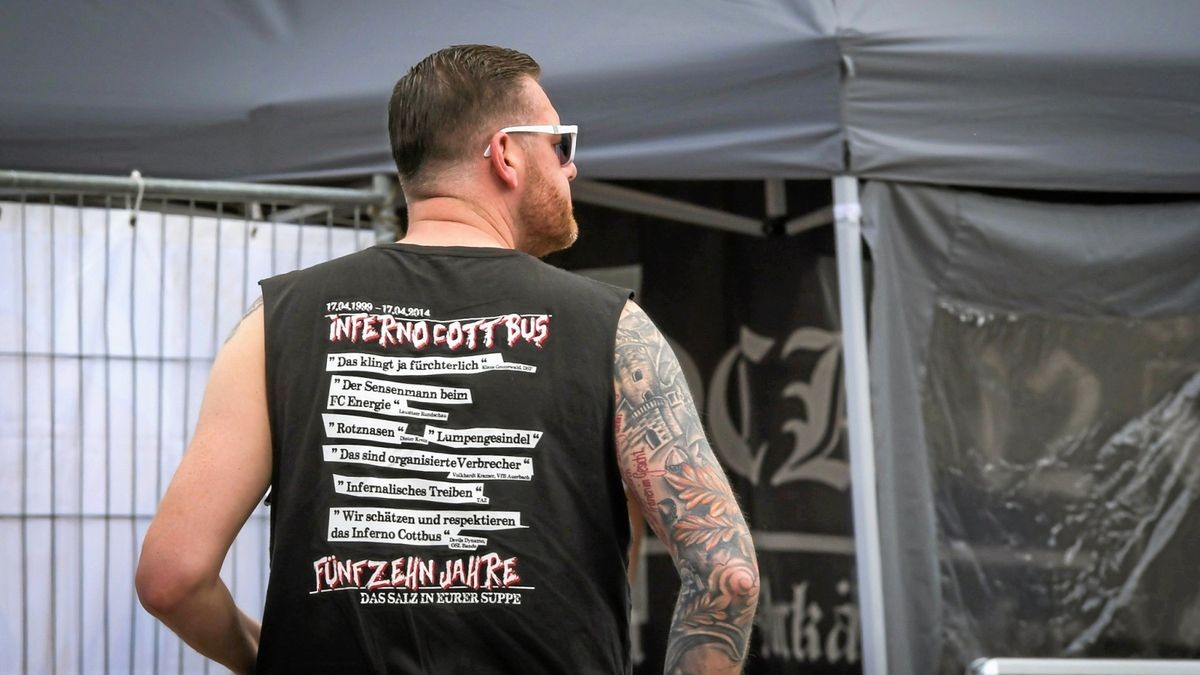 Im Reich der Rechten