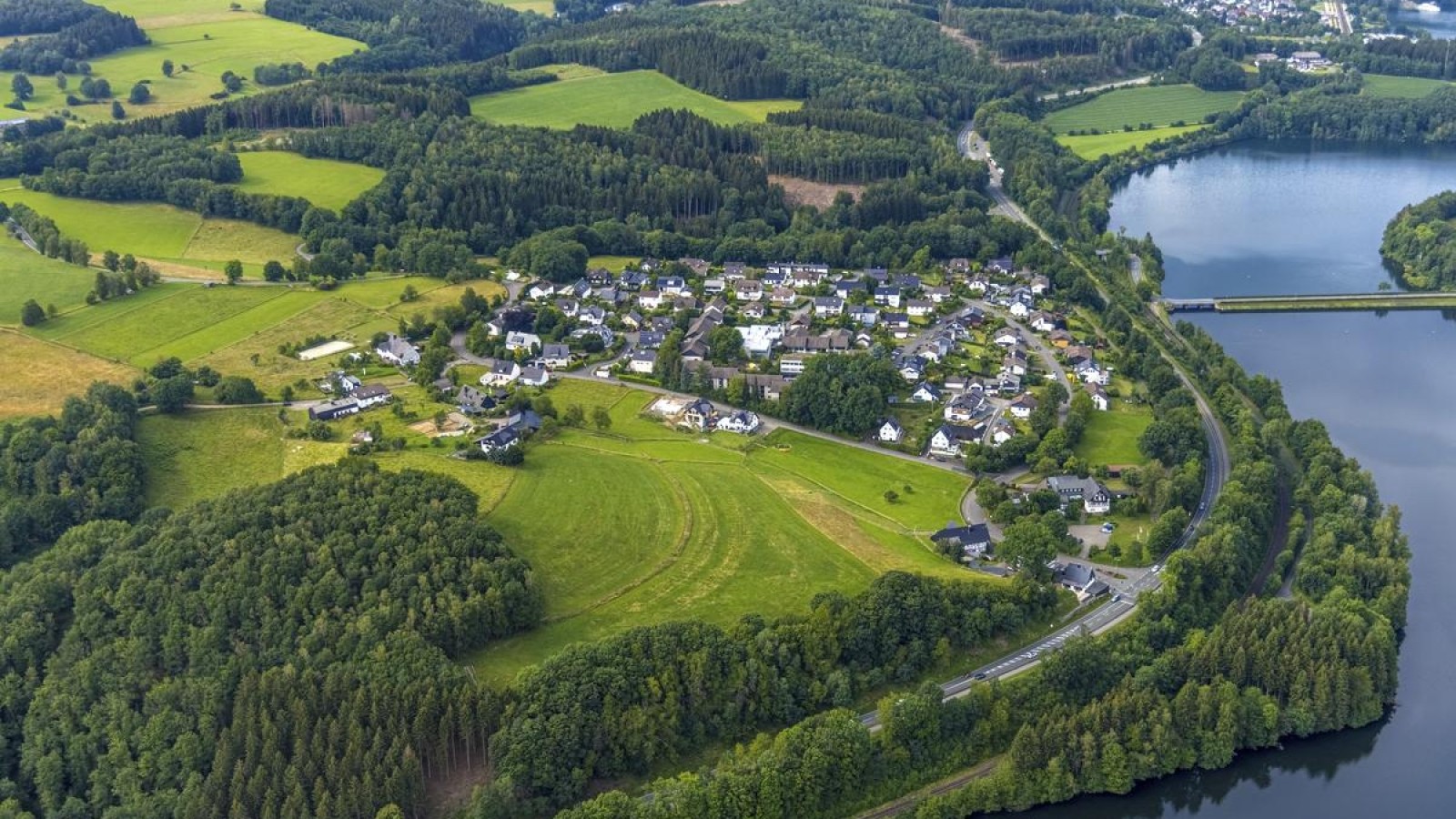 Olpe von oben: Ausblicke auf die Kreisstadt