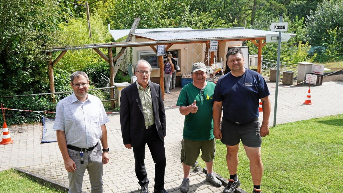 Eisenberger Tierpark-Dach dank Spende dicht