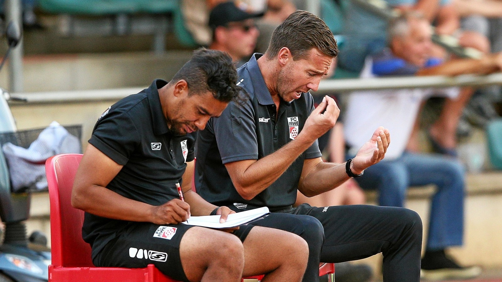 FC Rot-Weiß Erfurt: Wie Trainer Manuel Rost auf seinen Platzverweis reagiert