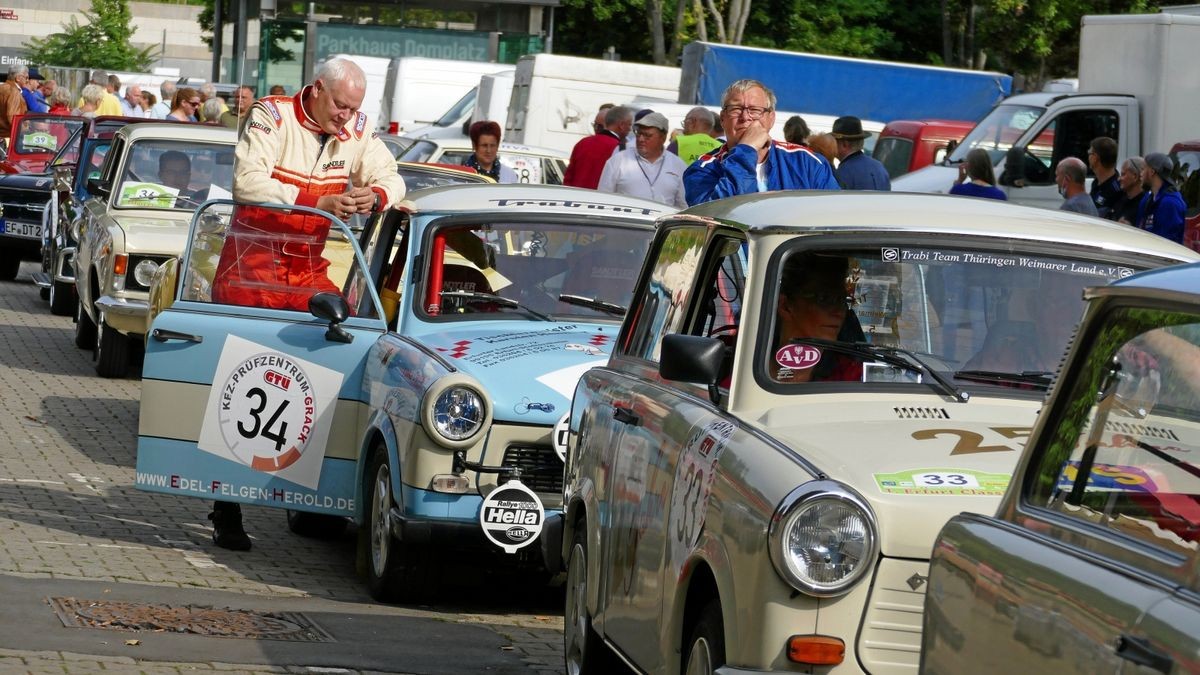 Oldtimer und mehr auf dem Flugplatz Obermehler