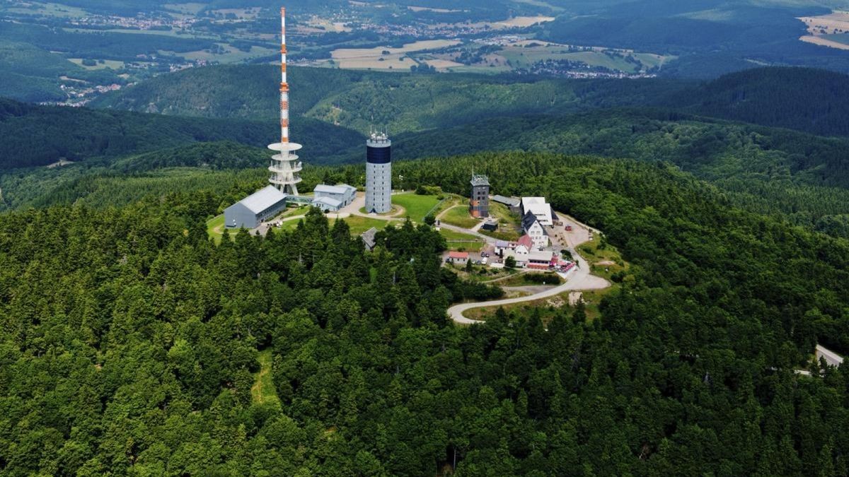 "Wir schämen uns für den Berg": Gipfel des Inselsberg soll umgestaltet ...