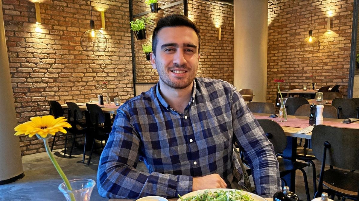 Ein Selfie mit Angela Merkel änderte das Leben von Anas Modamani