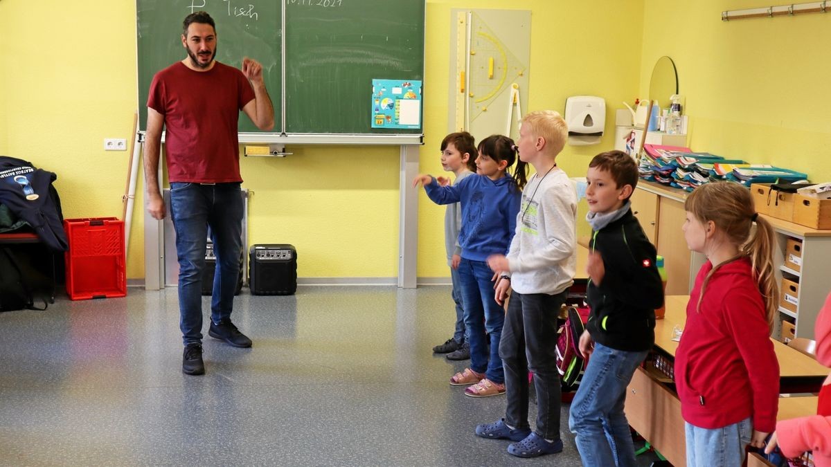 Lessing-Viertklässler aus Greiz lernen Beatboxen mit „Mando“