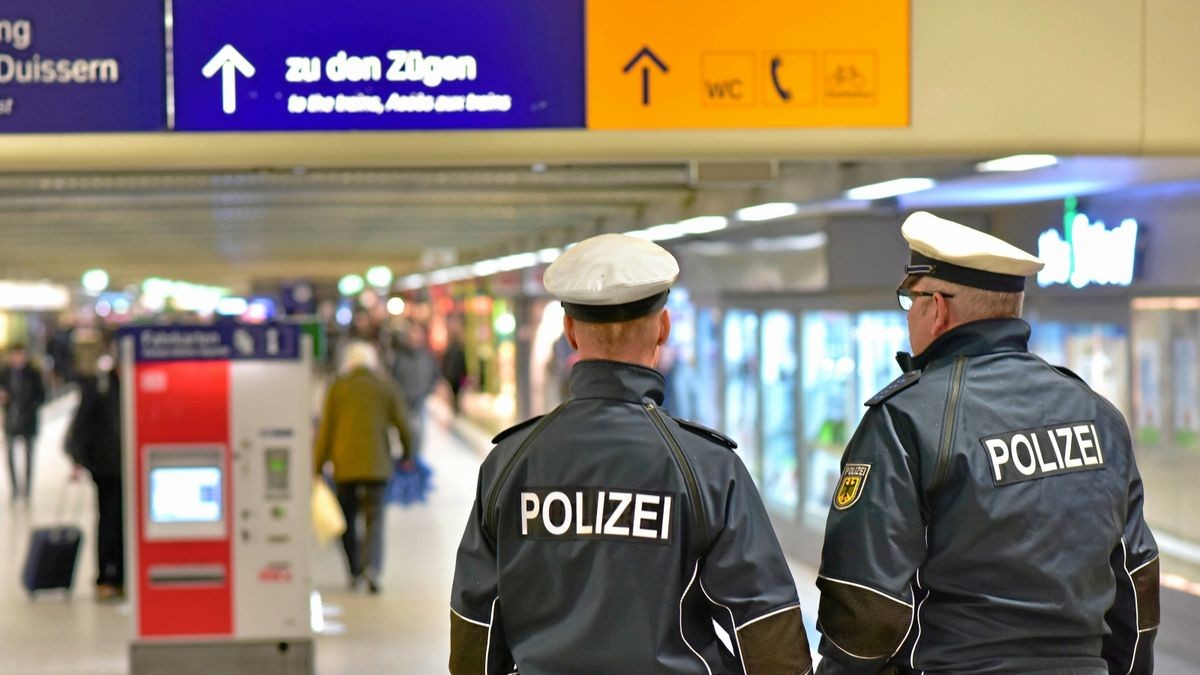 Polizei stellt drei verbotene Messer am Bahnhof Herne sicher