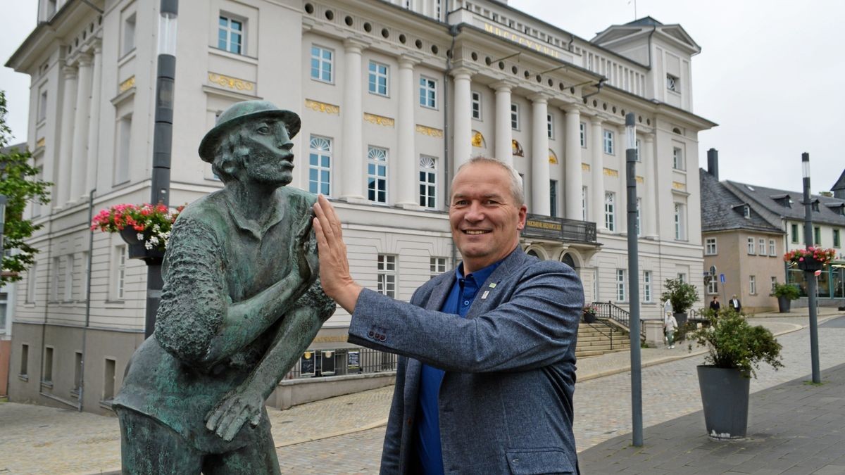 Maibaum wird in Zeulenroda gestellt