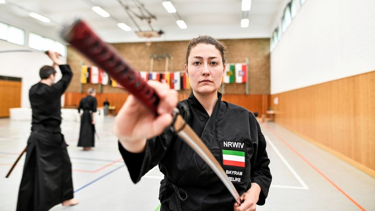 Kunst der Körperbeherrschung beim Schwertkampf in Essen