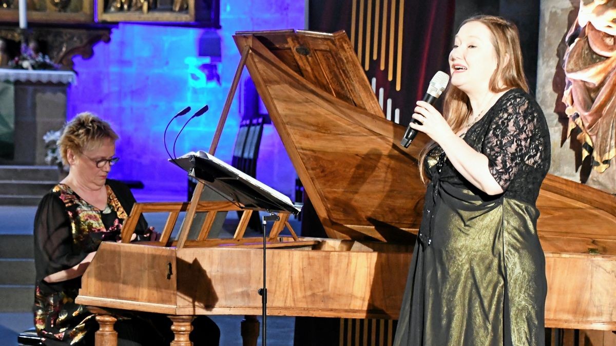 Zwei starke Frauen singen vom Küssen in Arnstadt