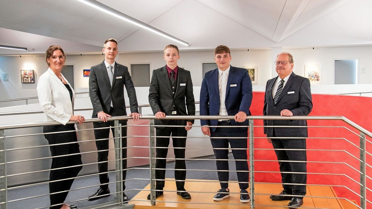 Ausbildung im Kreis Olpe: Glückwunsch an die neuen Azubis