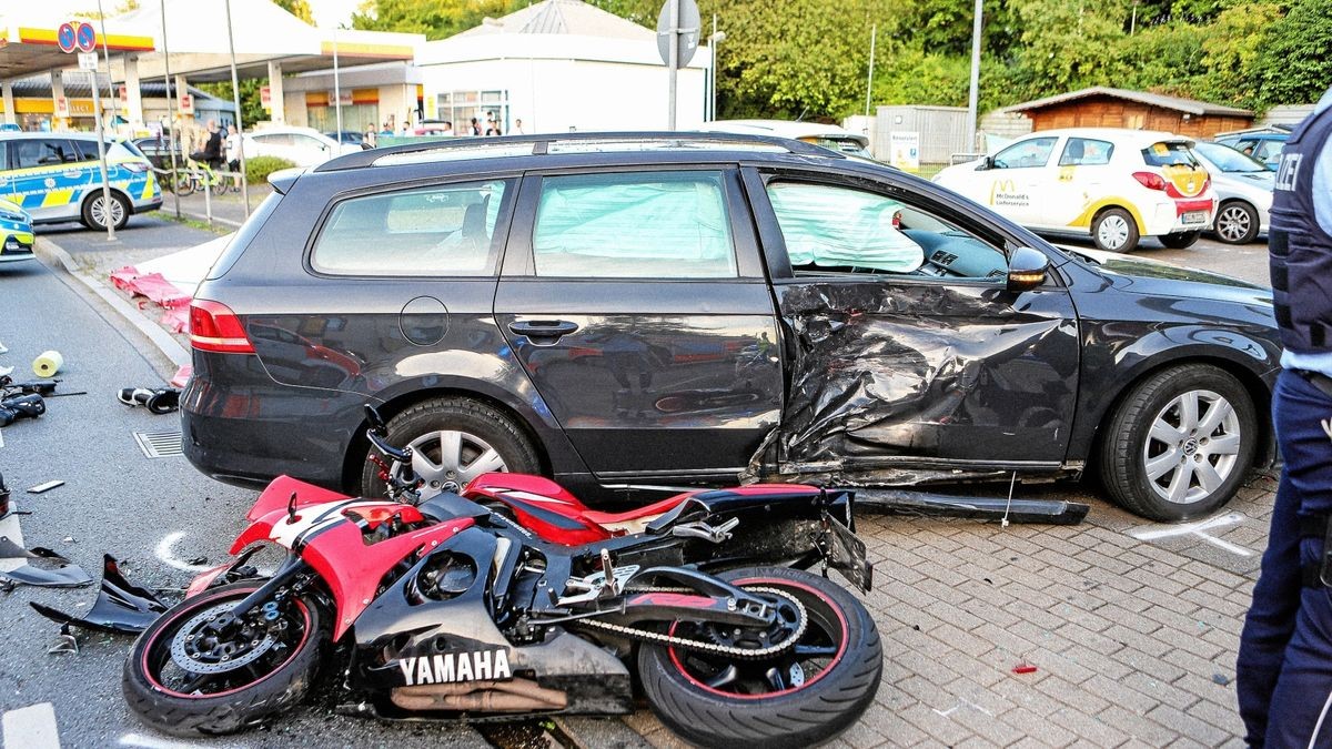Hagen: Motorradfahrer (20) bei Unfall schwer verletzt