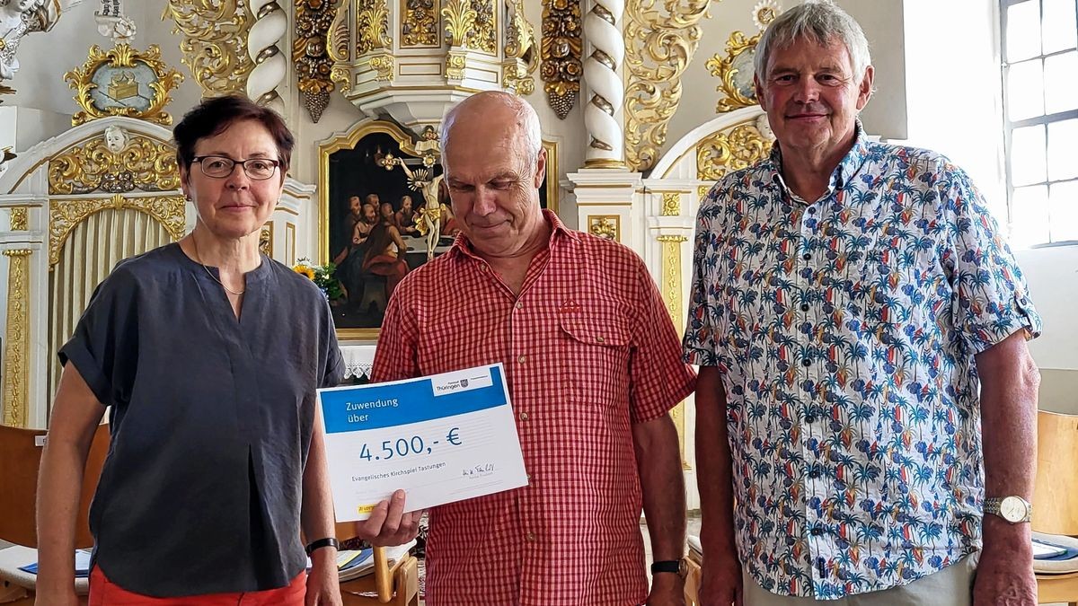 Uhr im Kirchturm von St. Gallus in Tastungen wird saniert