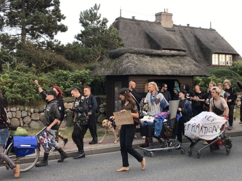 Sylt: Punker-Demo zieht nach Kampen – wird Camp ins Stadion verlegt?