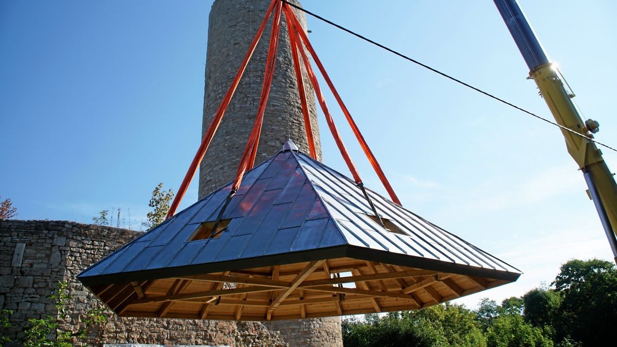 Burgturm in Straußberg ist unter der Haube
