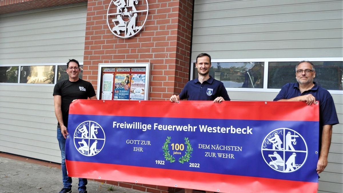 Mickie Krause feiert mit der Feuerwehr Westerbeck