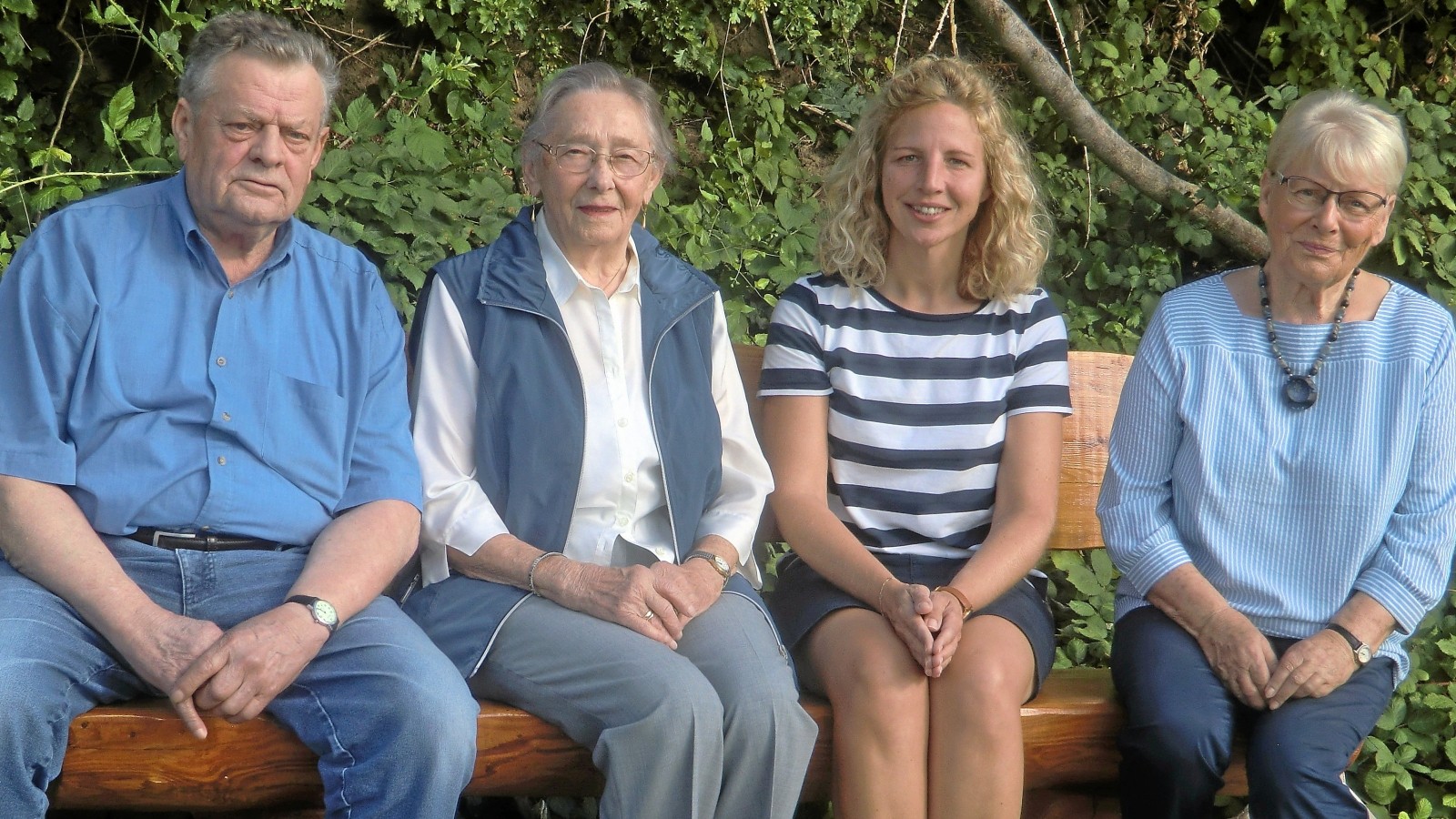 Geh- und Radweg und Sitzbänke für Naherholung in Groß Ilsede