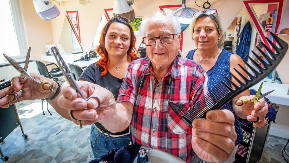 Die Kraft von Kamm und Schere: Friseurmeister Helmut Faupel aus ...