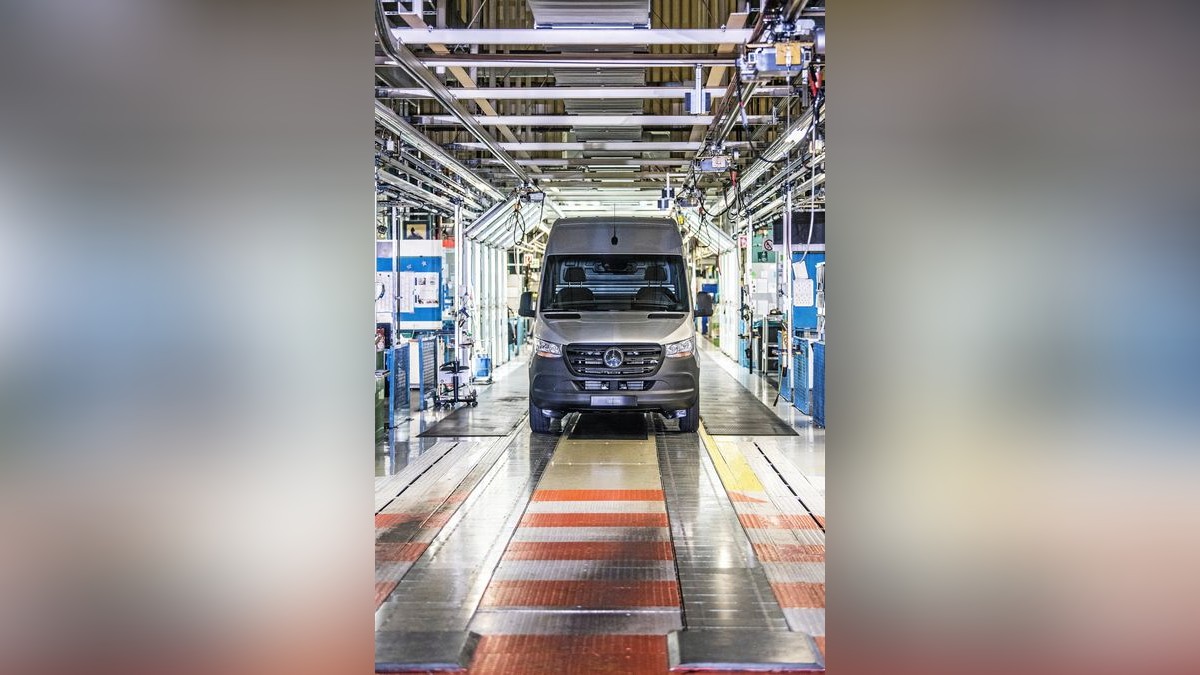 Neben Düsseldorfer Werk: Mercedes baut Fabrik in Osteuropa