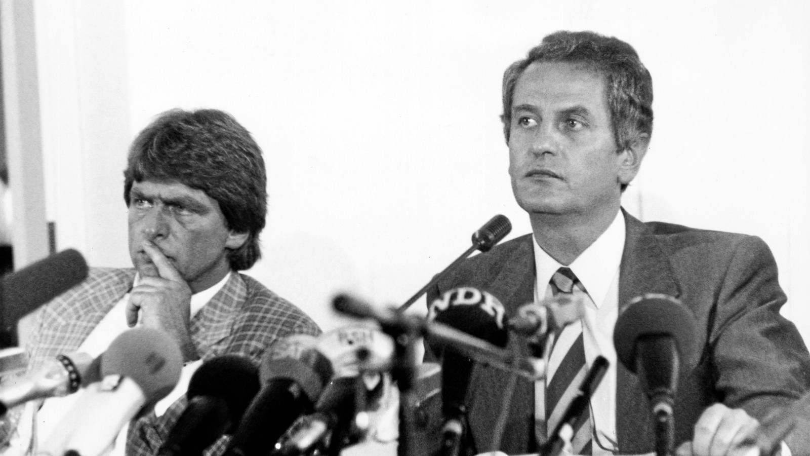 Barschel-Affäre: Sex-Tourismus, Waffenschmuggel und der lange Arm der Stasi