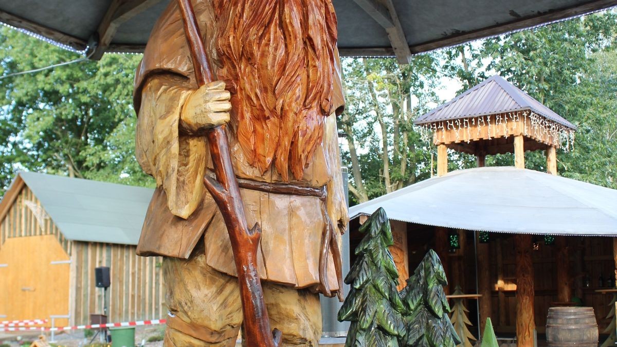 Kettensägen-Künstler beim Ritz-Ratz-Festival in Münchenbernsdorf