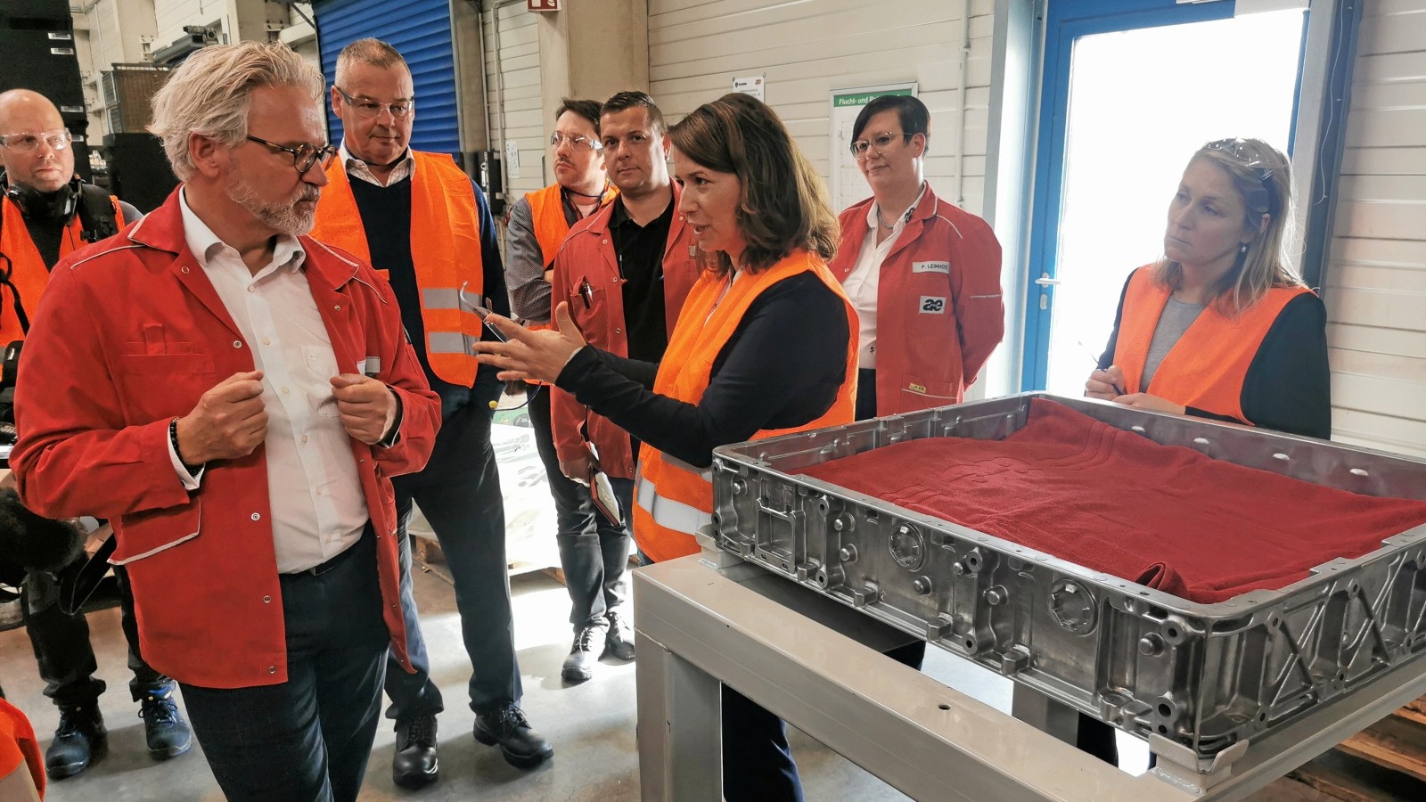 Ministerin erfährt bei AE Group in Gerstungen heiße Details