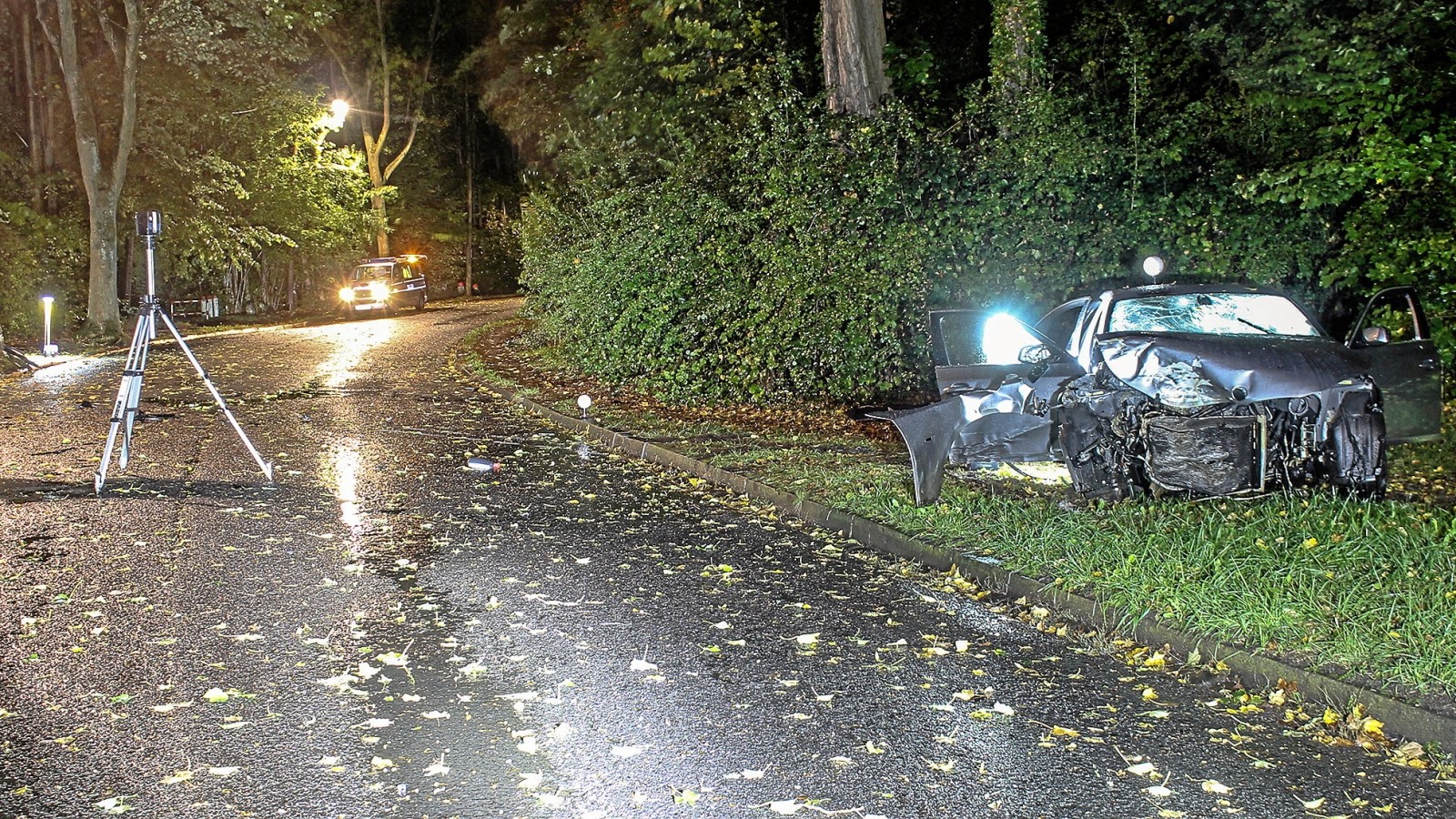 Bochum: Fast 4 Promille - BMW-Fahrer baut Unfall