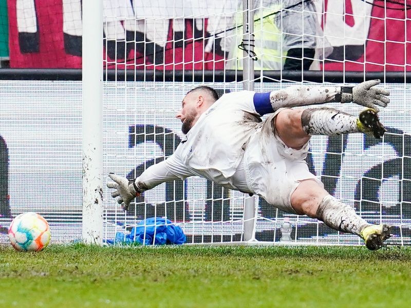 Eintracht-Arzt Florian Brand ist der Doktor mit den vielen Titeln