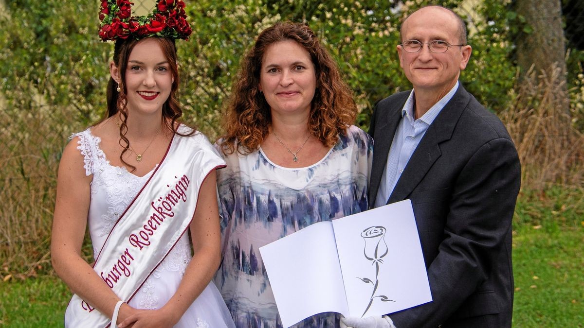 Künstler zeichnet „Dornburger Festrose“