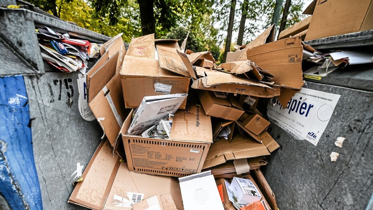 Volle Container in Essen: Mit Sensoren gegen die Papierflut