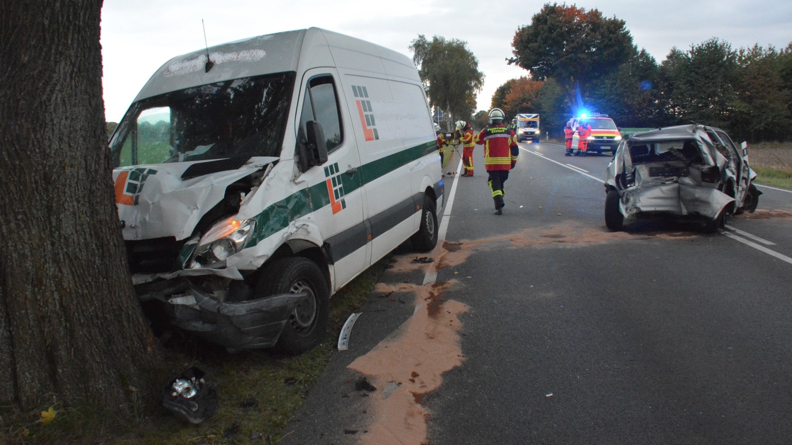 Landkreis Harburg: Schwerer Unfall auf der B3 – vier Menschen verletzt