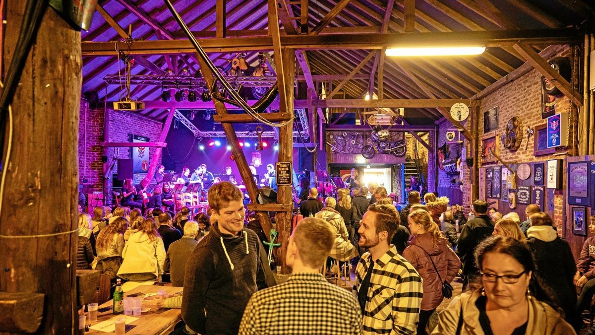 Heiligenhauser feiern Jubiläum mit Pauken und Trompeten