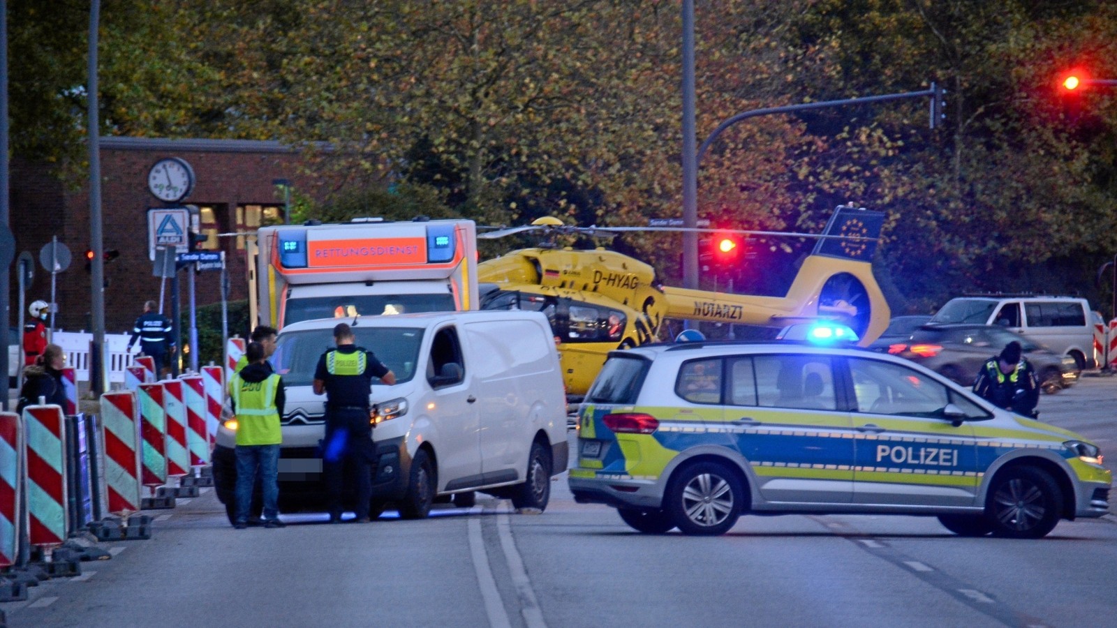 Polizei Bergedorf: Radfahrer bei Unfall auf der B 5 schwer verletzt