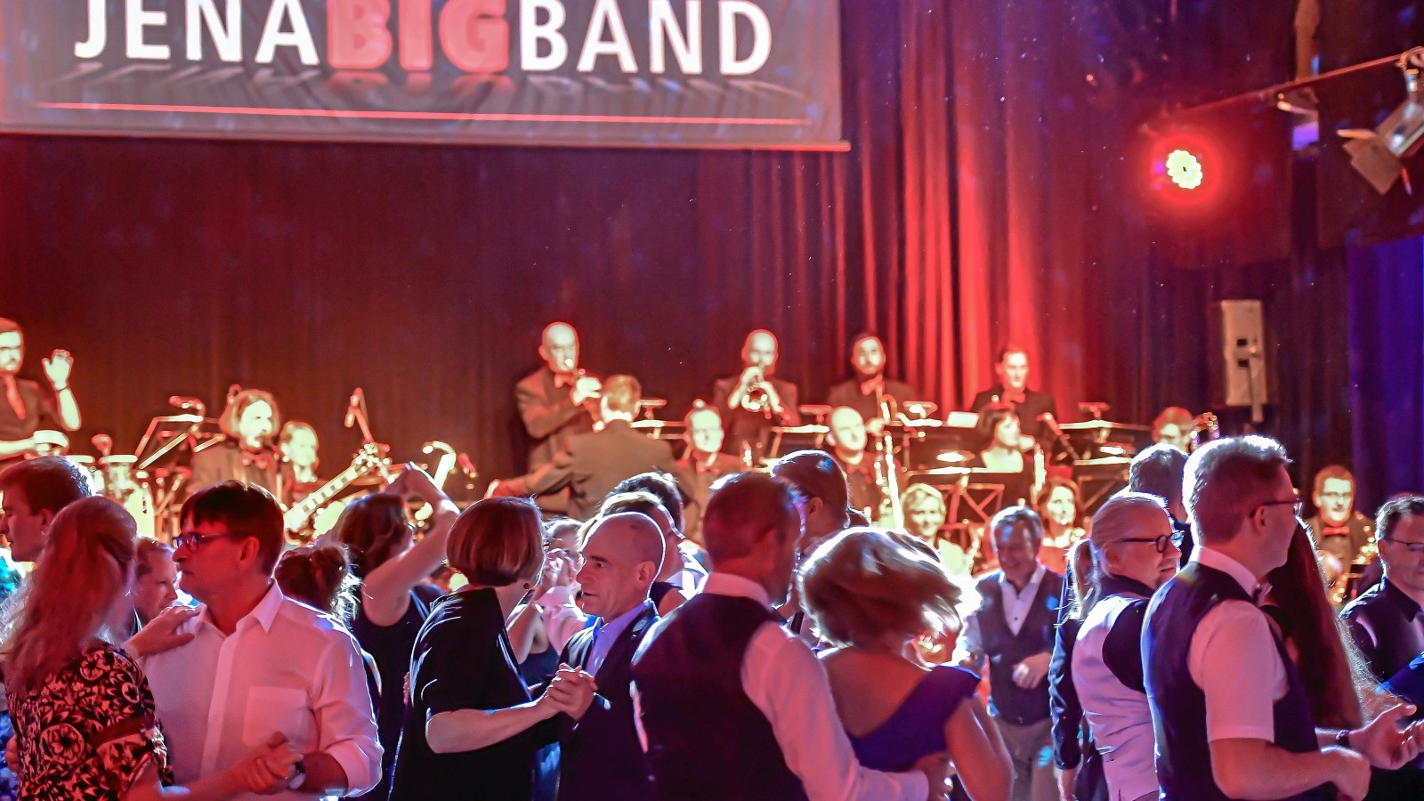 Big Band Ball im Volksbad Jena