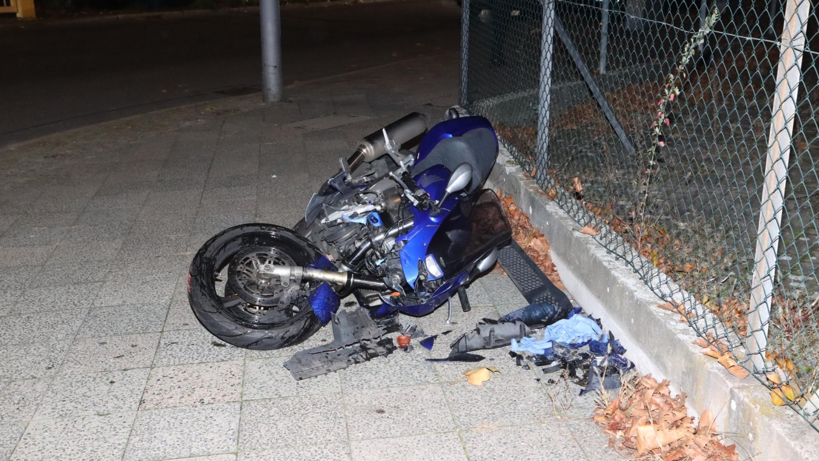 Tempelhof: Motorradfahrer bei Unfall verletzt