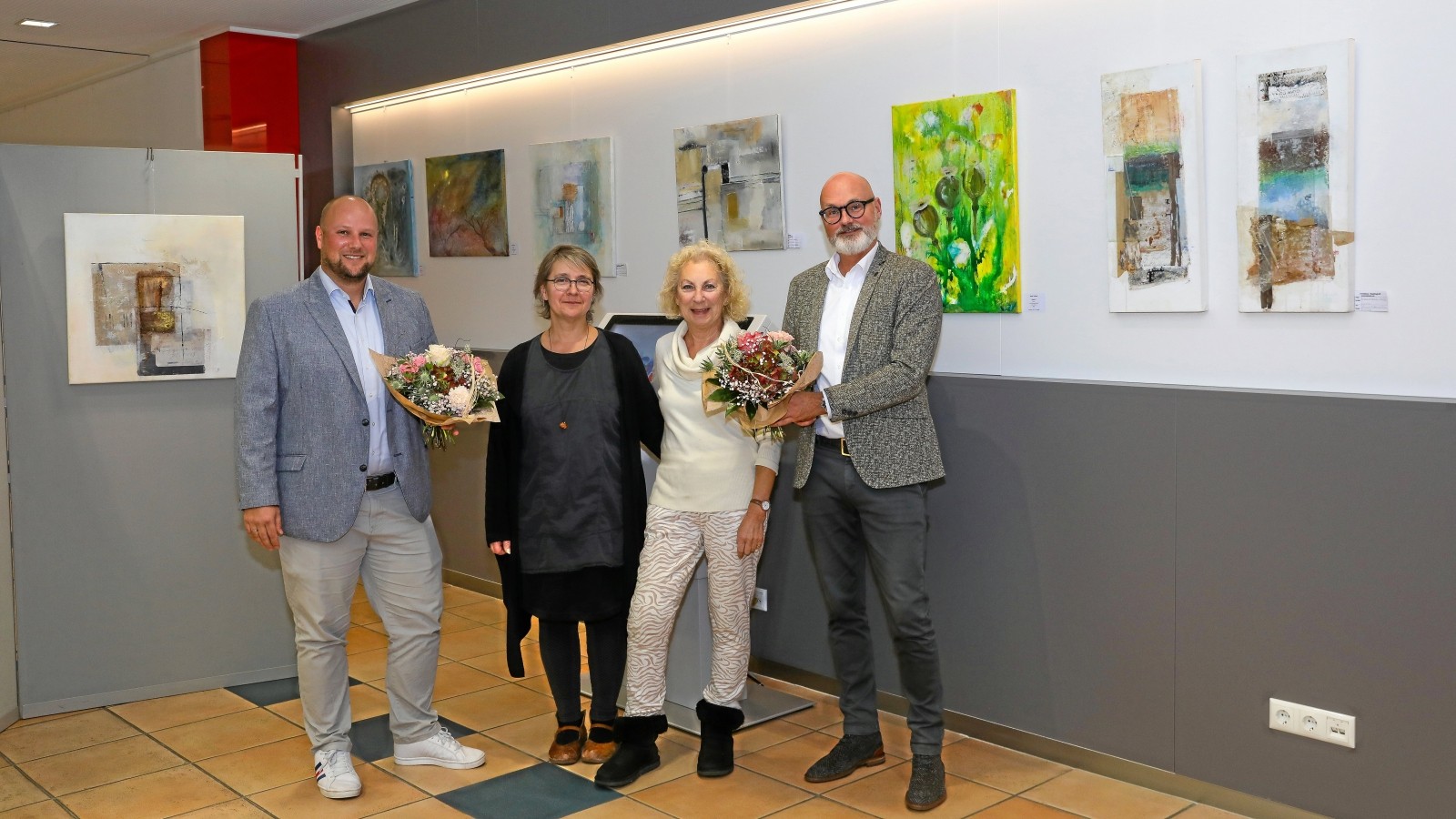 Letmathe: Neue Ausstellung in der Sparkasse eröffnet