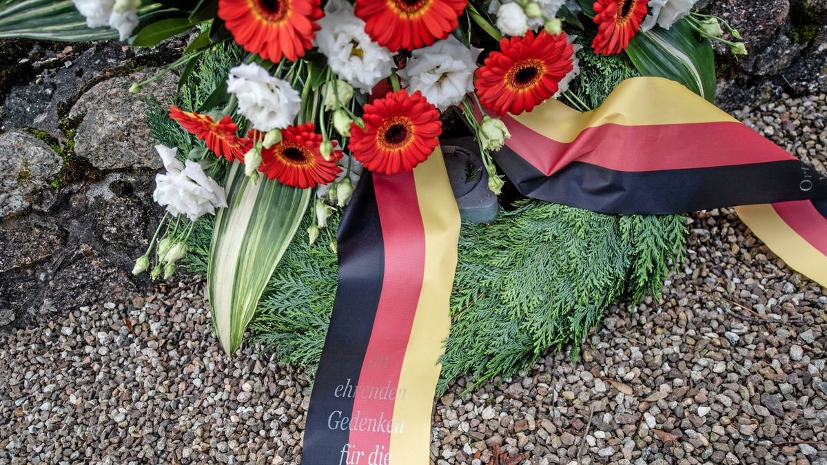 Volkstrauertag auf dem Bad Berkaer Friedhof