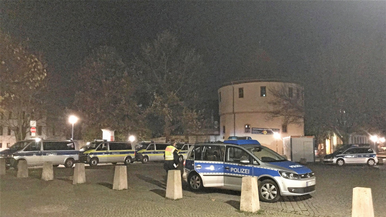 Massiver Polizei-Einsatz bei neuerlicher Doppeldemo in Weimar