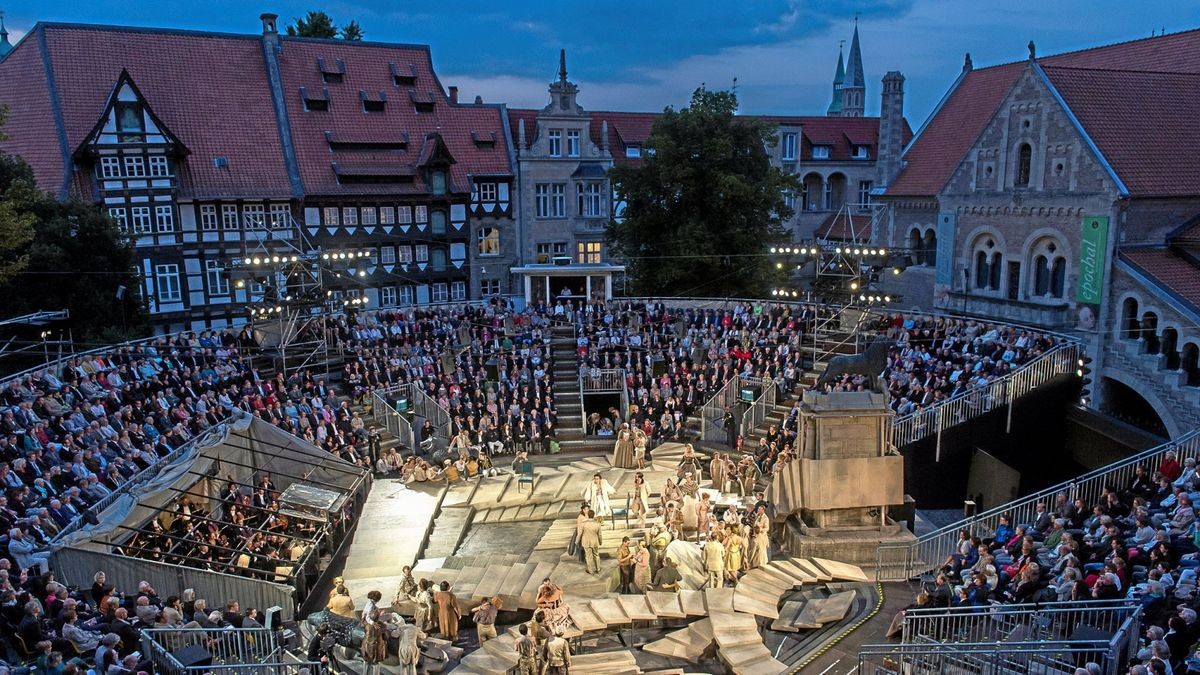 „Tosca“ wird im Spätsommer 2023 Braunschweigs Burgplatz-Oper