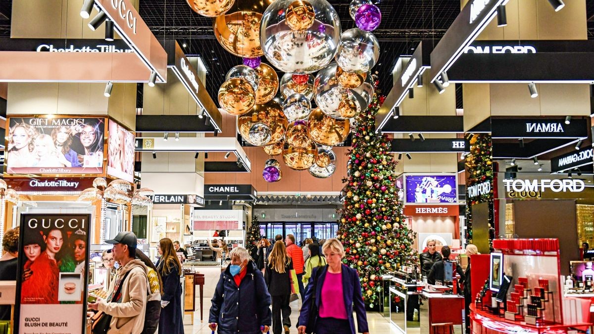 KaDeWe: Schwebend durch die Shopping-Ikone