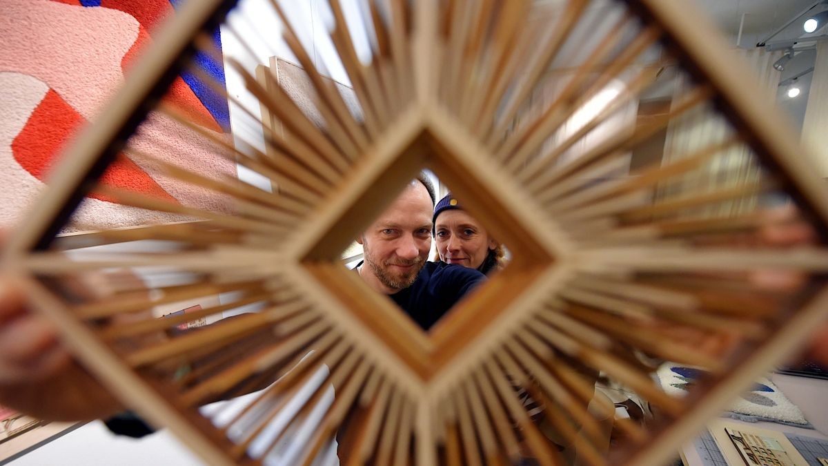 Erfurter Künstler setzt Krämerbrücke als Holzrelief um