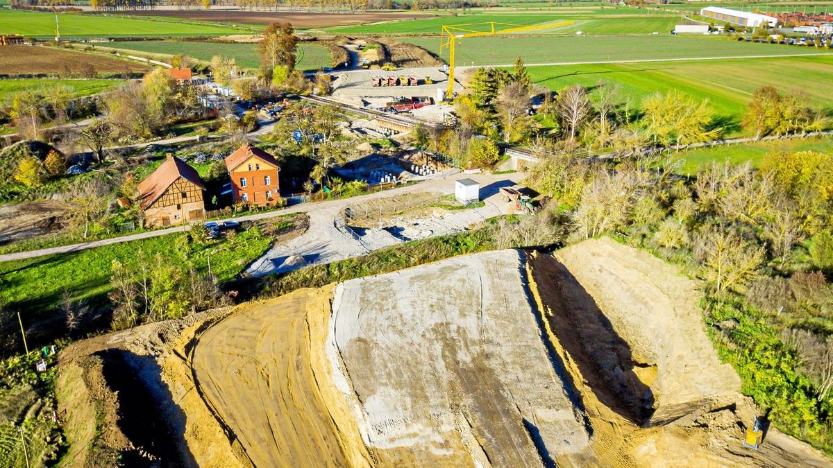 Drohnenvideo zeigt Megabaustelle Bundesstraße B247 bei Großengottern ...