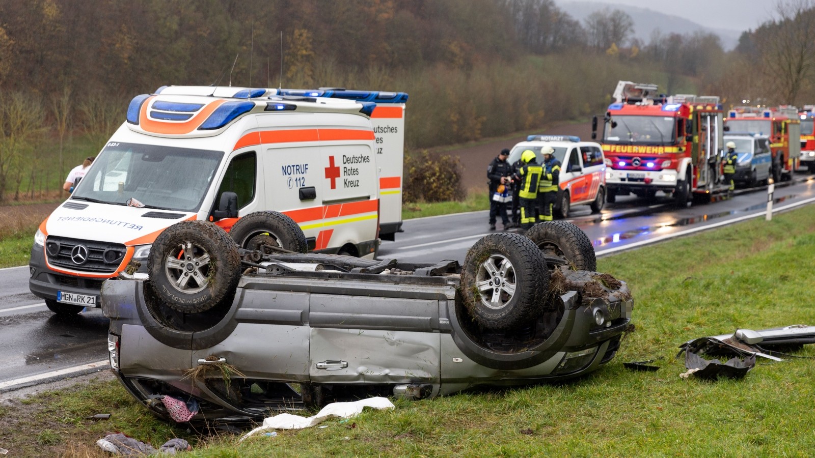 Geländewagen überschlägt sich mehrfach – zwei Frauen schwer verletzt