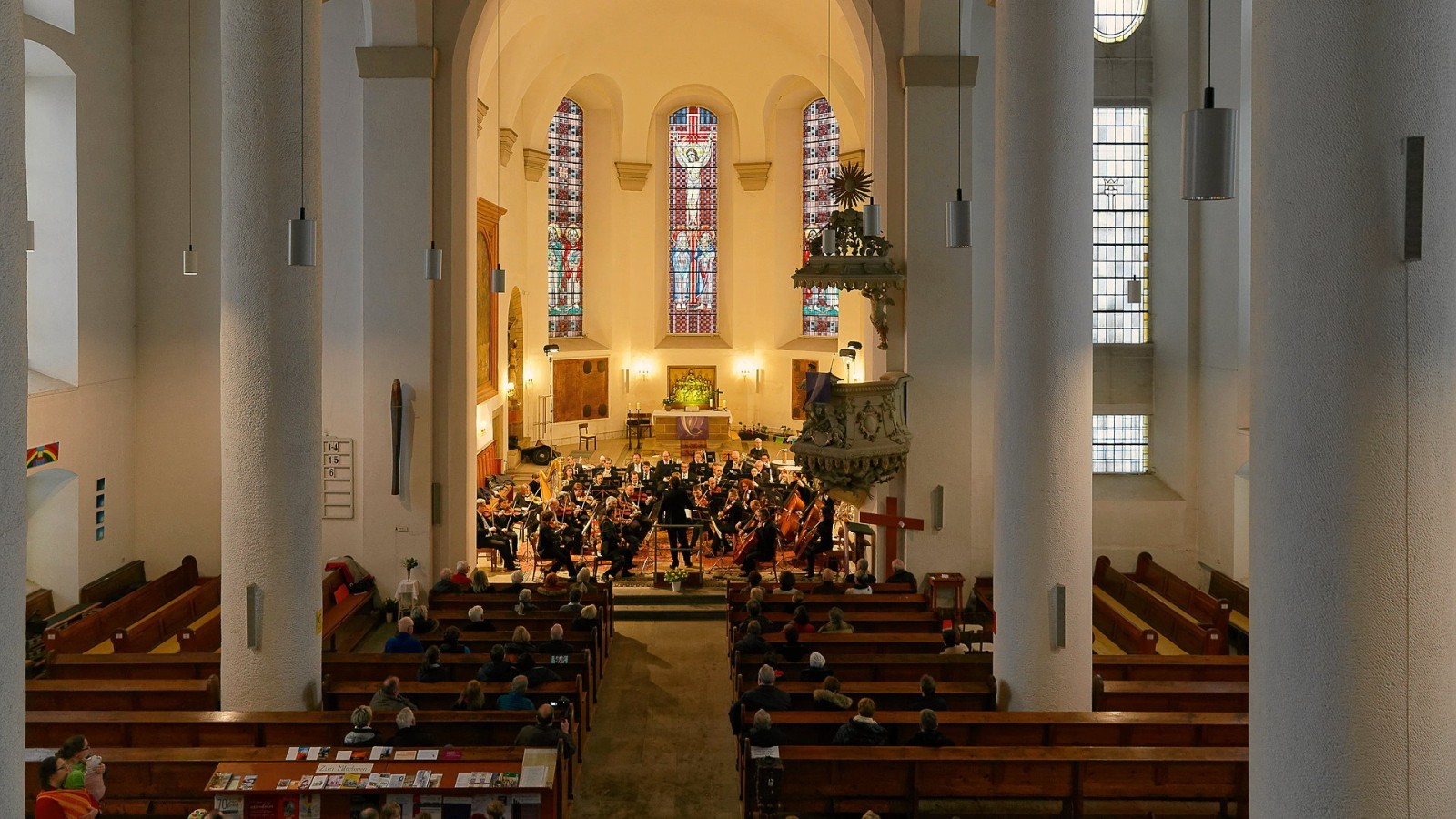 Gotha singt im Schein von Teelichtern: Lichterkirche zum ersten Advent