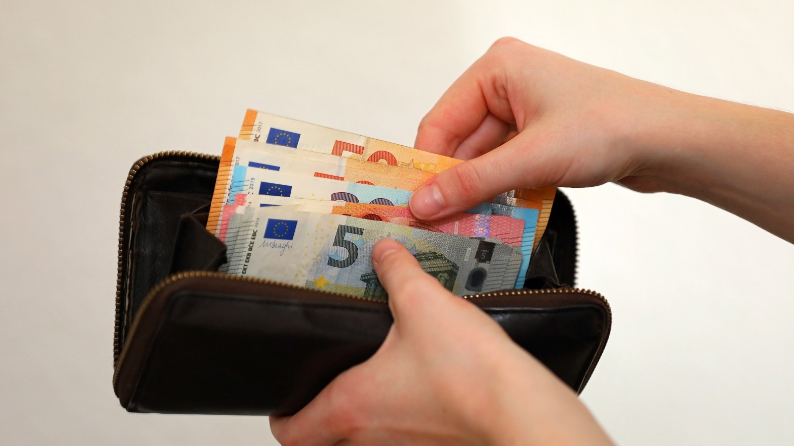 Verbraucherzentrale gibt elf Tipps, wie Sie sparen können