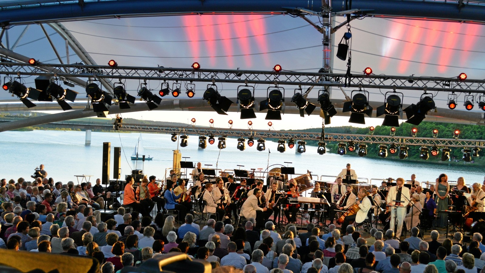 Auf der Seestern-Bühne am Zeulenrodaer Meer zieht Leben ein